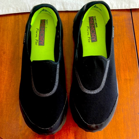 Skechers | Shoes | Black Skechers Memory Form Fit Shows With Lime Green ...